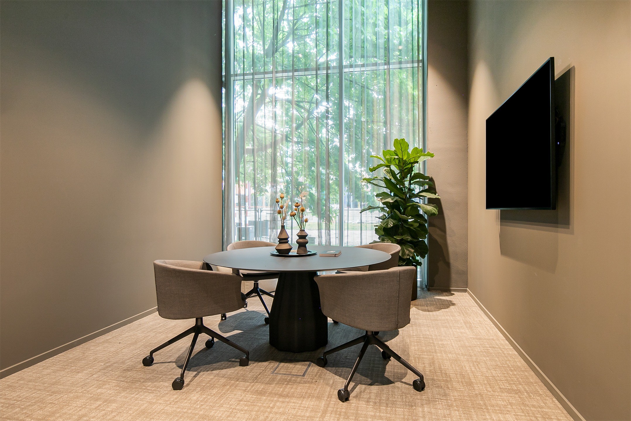 Water Meeting Room: Perfect for Efficient Meetings