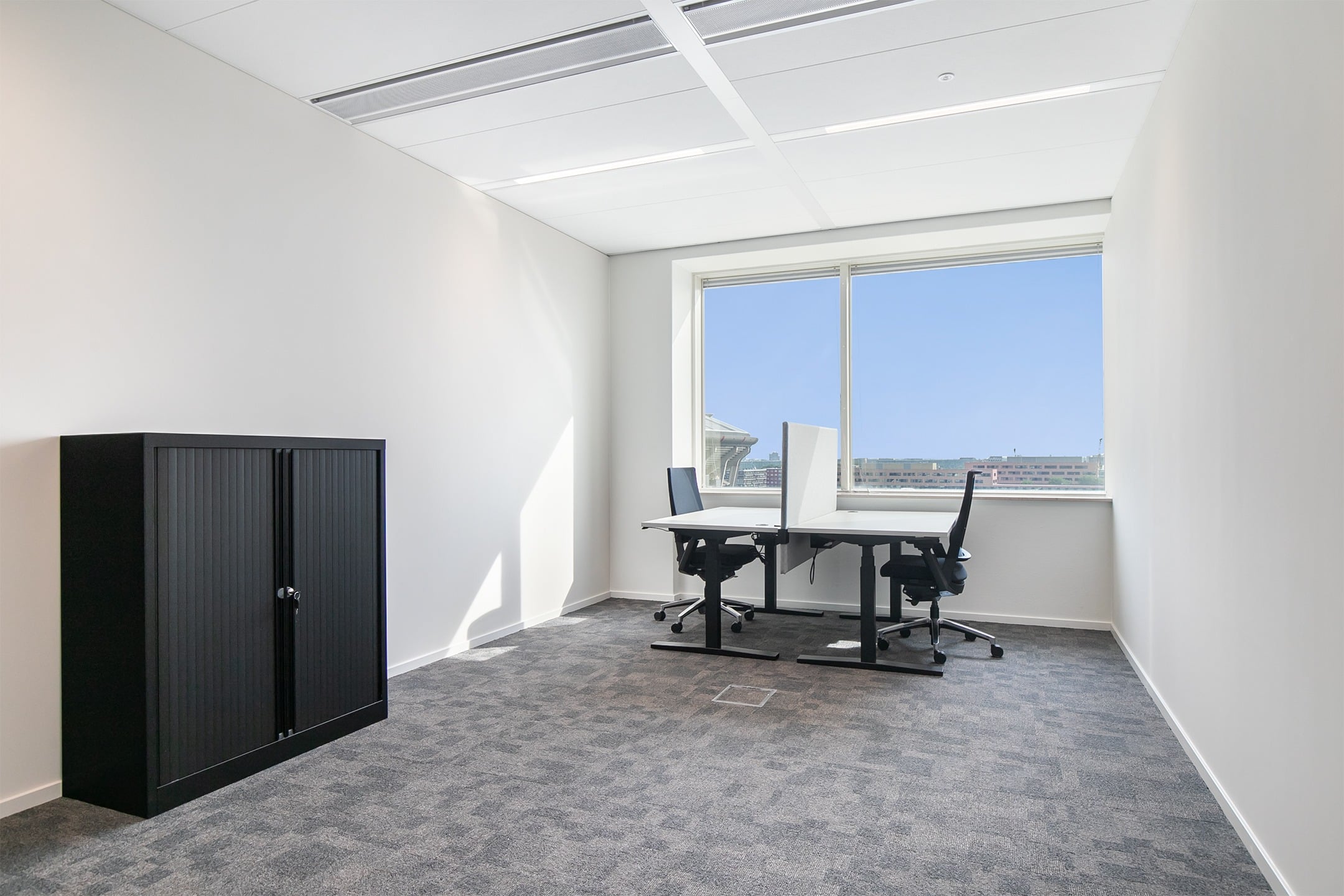 Amsterdam Arena S: Flexible Workspace with Comfort